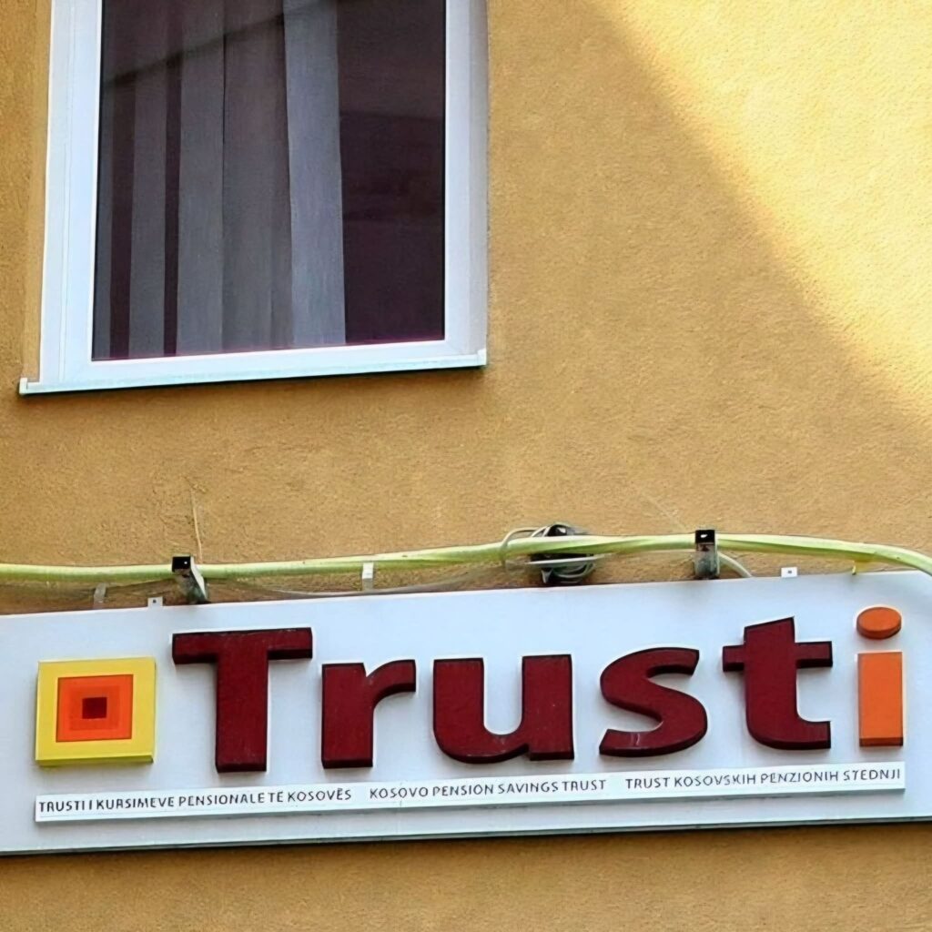 Kur dhe si mund të tërhiqen kursimet pensionale nga Trusti: Udhëzues i ...